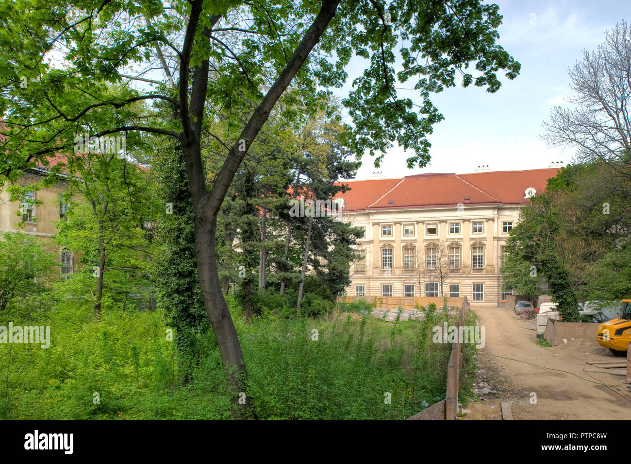 Altes akh sanierung und adaptierung hi-res stock photography and images ...