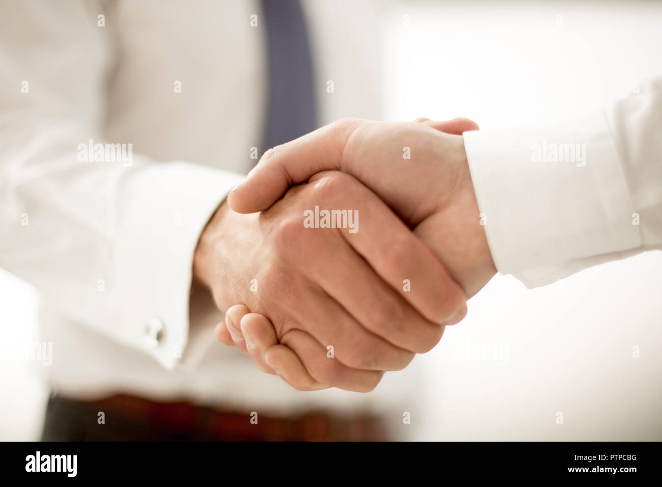 close up.handshake business people Stock Photo - Alamy