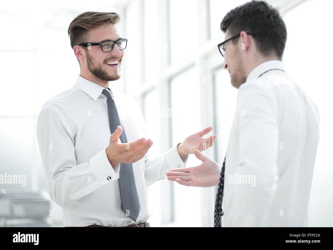 Employees talk hi-res stock photography and images - Alamy