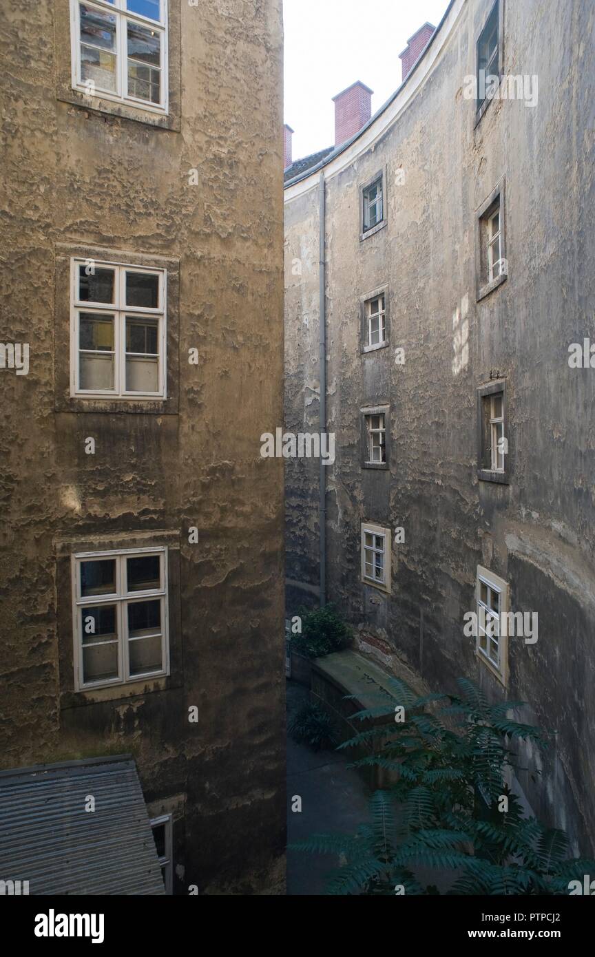 Wien, Altes AKH, Narrenturm, Isidore Canebvale 1784, Innenhof Stock ...