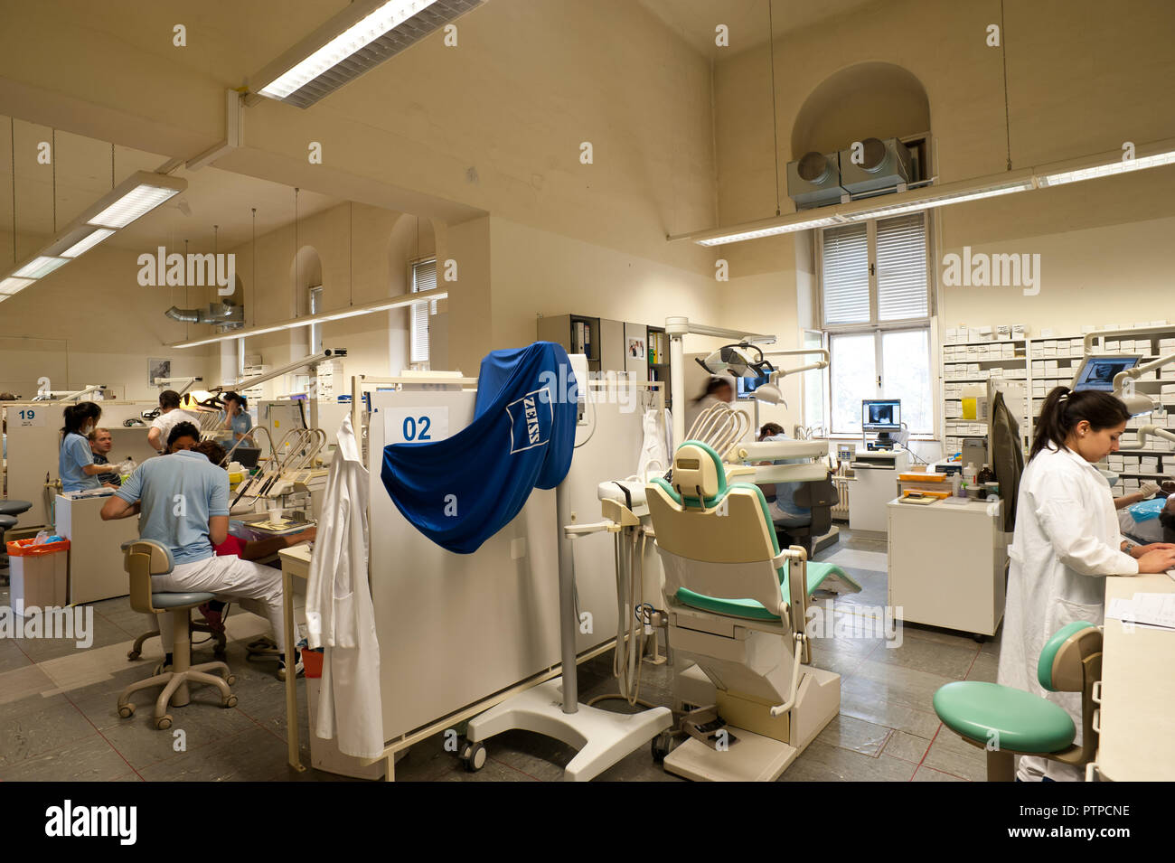 Altes AKH, Zahnklinik vor der Sanierung Stock Photo - Alamy