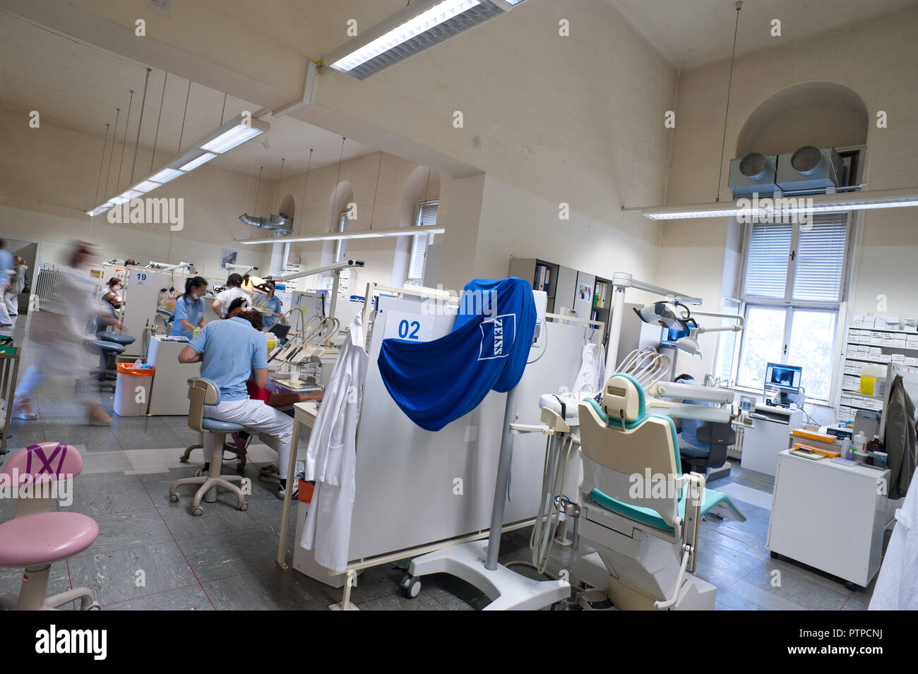 Altes AKH, Zahnklinik vor der Sanierung Stock Photo - Alamy