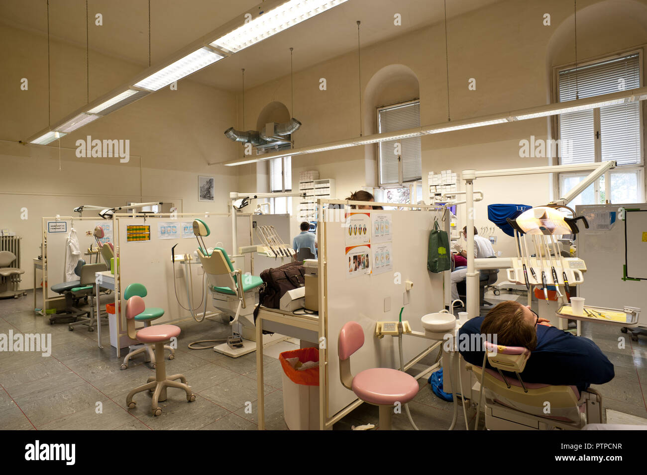 Altes AKH, Zahnklinik vor der Sanierung Stock Photo - Alamy