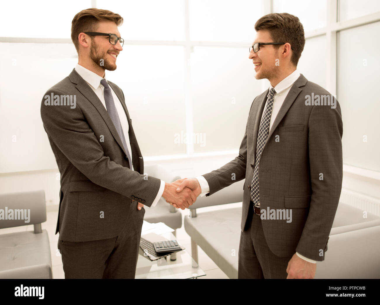 close up.handshake business people in a modern office Stock Photo - Alamy