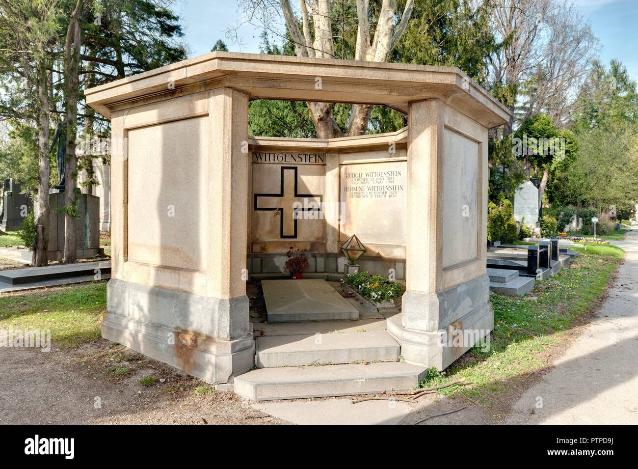 Wien, Zentralfriedhof, Gruft der Familie Wittgenstein, Architekt Robert ...