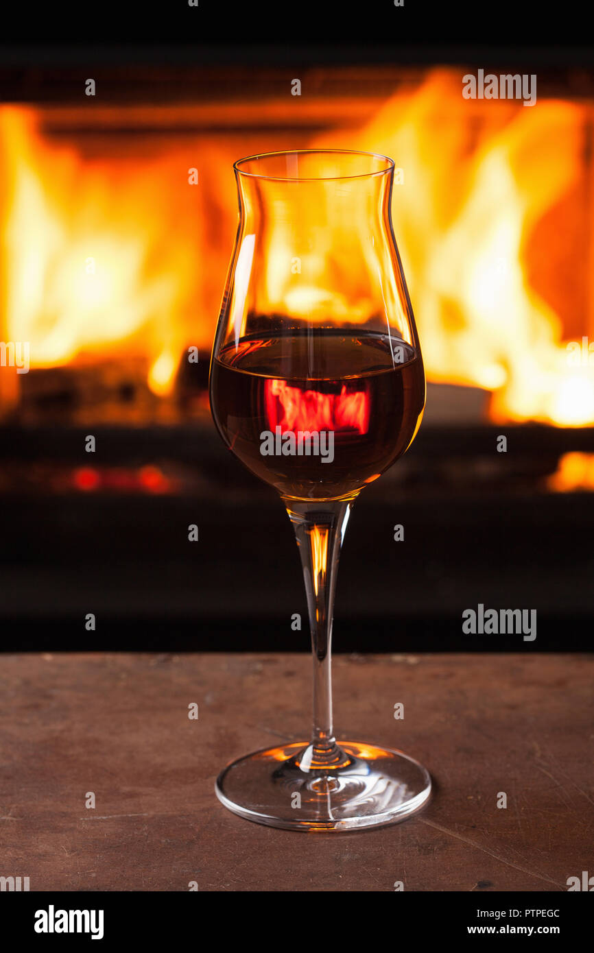 Whisky fire bar hi-res stock photography and images - Alamy