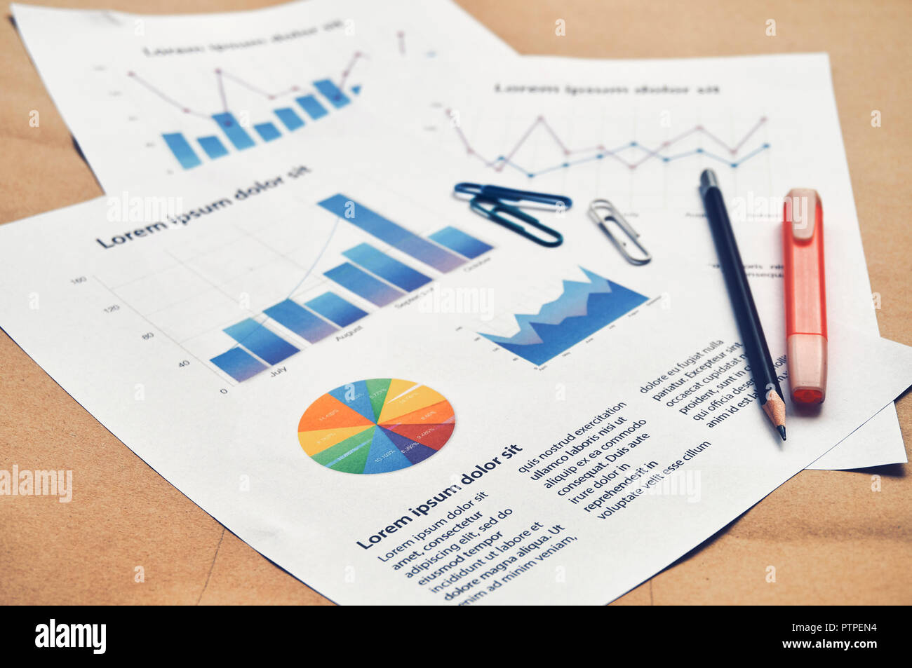 Pen on pie chart hi-res stock photography and images - Alamy