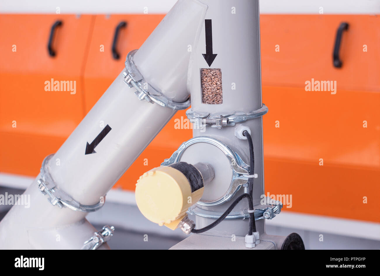 Manufacture of food cereals, in the tube inspection window with cereals ...