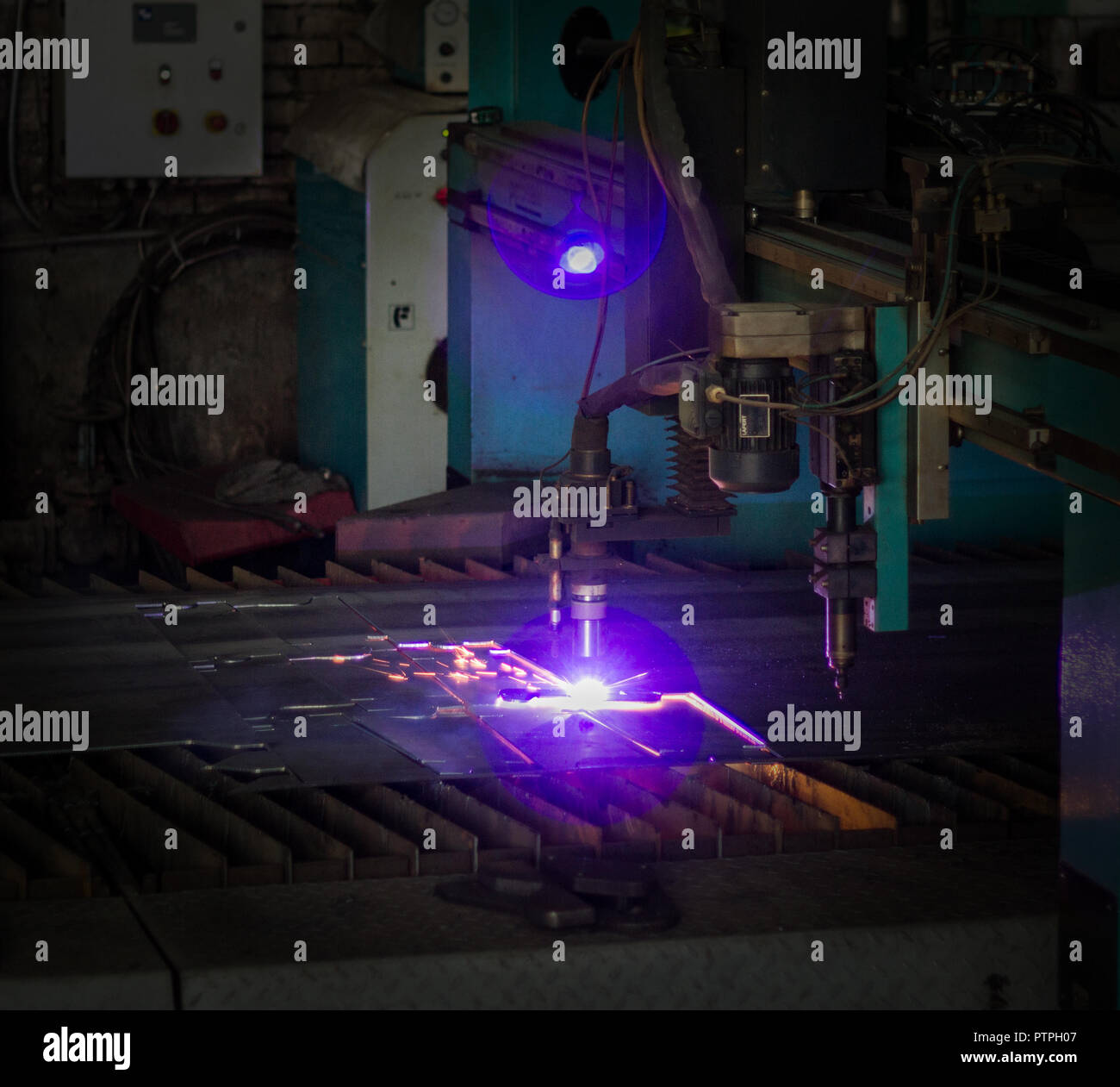 Machine for modern automatic plasma laser cutting of metals, plasma ...