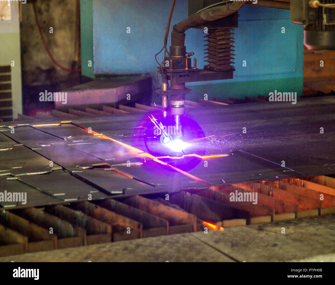 Bench for modern automatic plasma laser cutting of metals, plasma ...