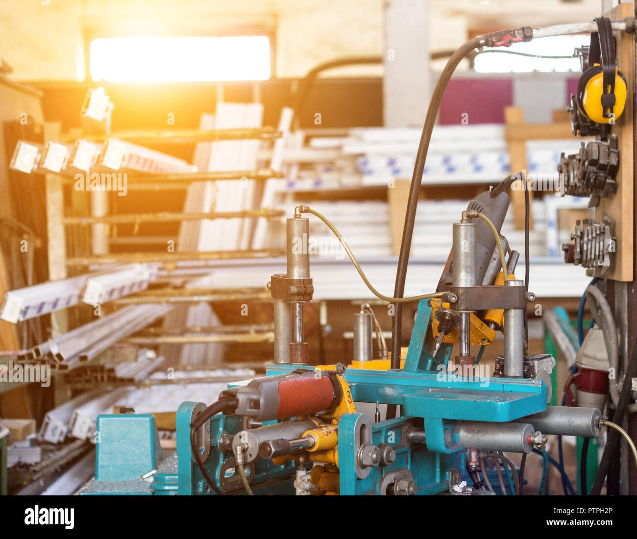 Production of pvc windows, pvc windows and sun, machine, machine for ...