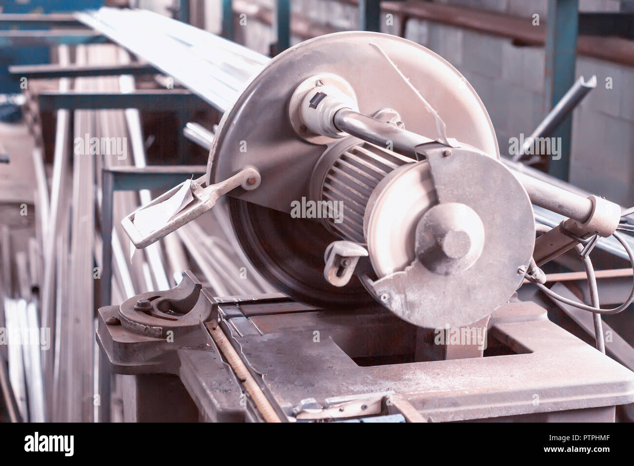 Precise precision cut cutting hi-res stock photography and images - Alamy