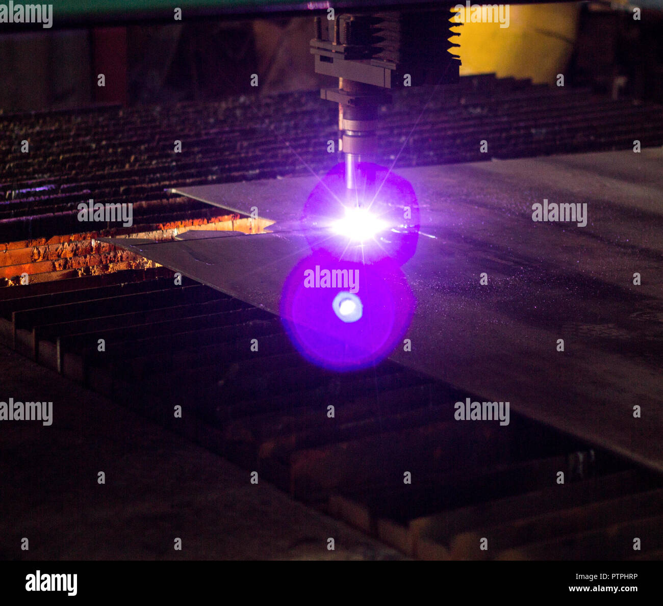 Machine for modern automatic plasma laser cutting of metals, plasma ...