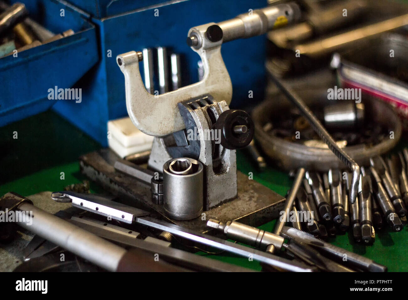 Automatic cutting table hi-res stock photography and images - Alamy