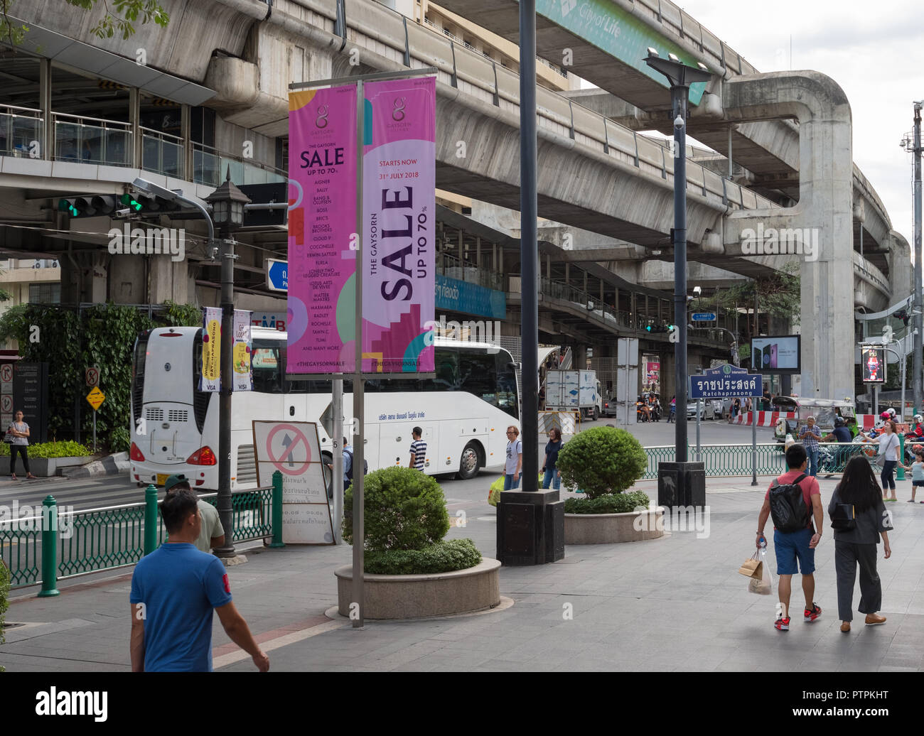 Skytrain and walkway by Chit Lom Station, Shannon Rama I, Bangkok ...