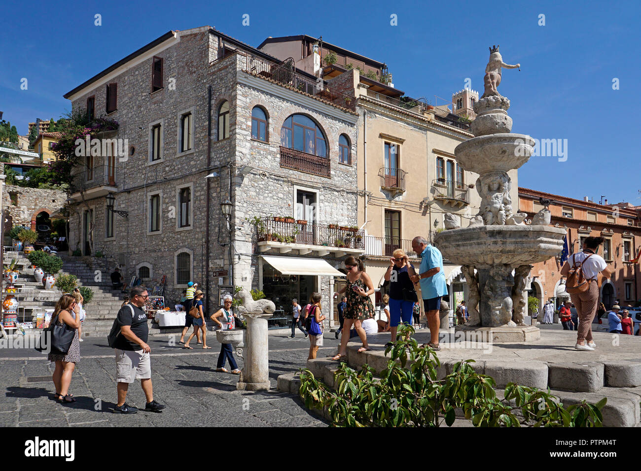Baroque well at Piazza Duomo, old town of Taormina, Sicily, Italy Stock ...