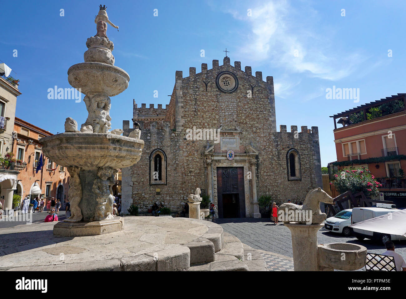 Taormina duomo square hi-res stock photography and images - Alamy