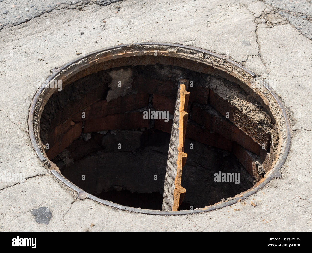 Broken manhole cover hi-res stock photography and images - Alamy