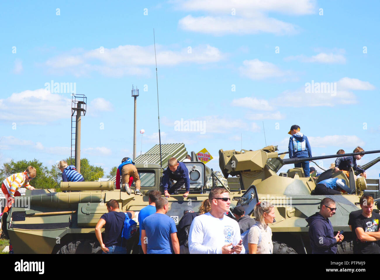 Children playing on army tank hi-res stock photography and images - Alamy