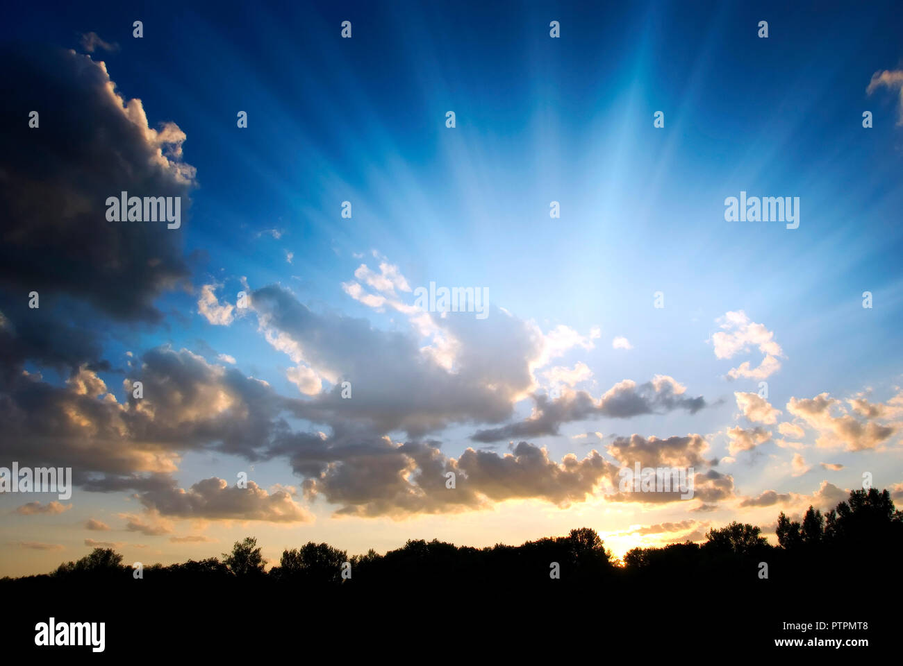Celestial rays hi-res stock photography and images - Alamy