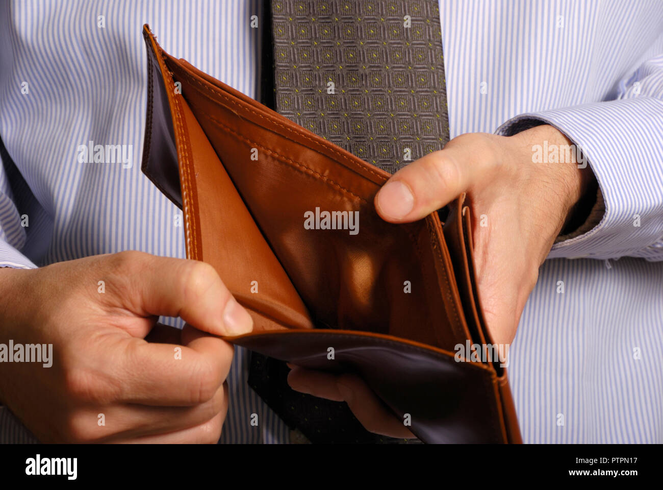 man showing an empty wallet, no money concept Stock Photo - Alamy