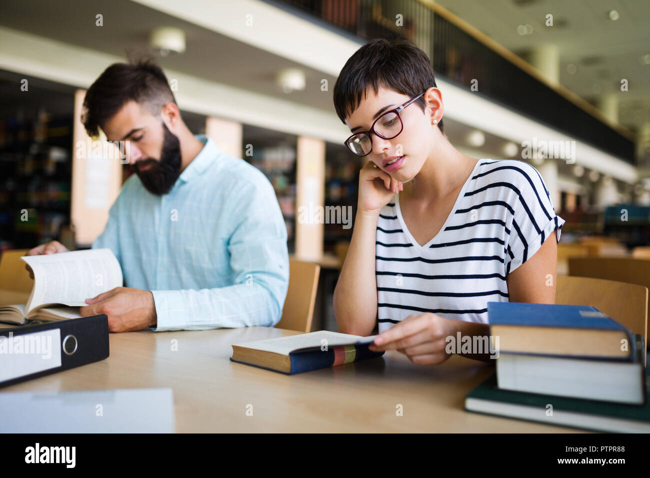 Group of college students at the library Stock Photo - Alamy