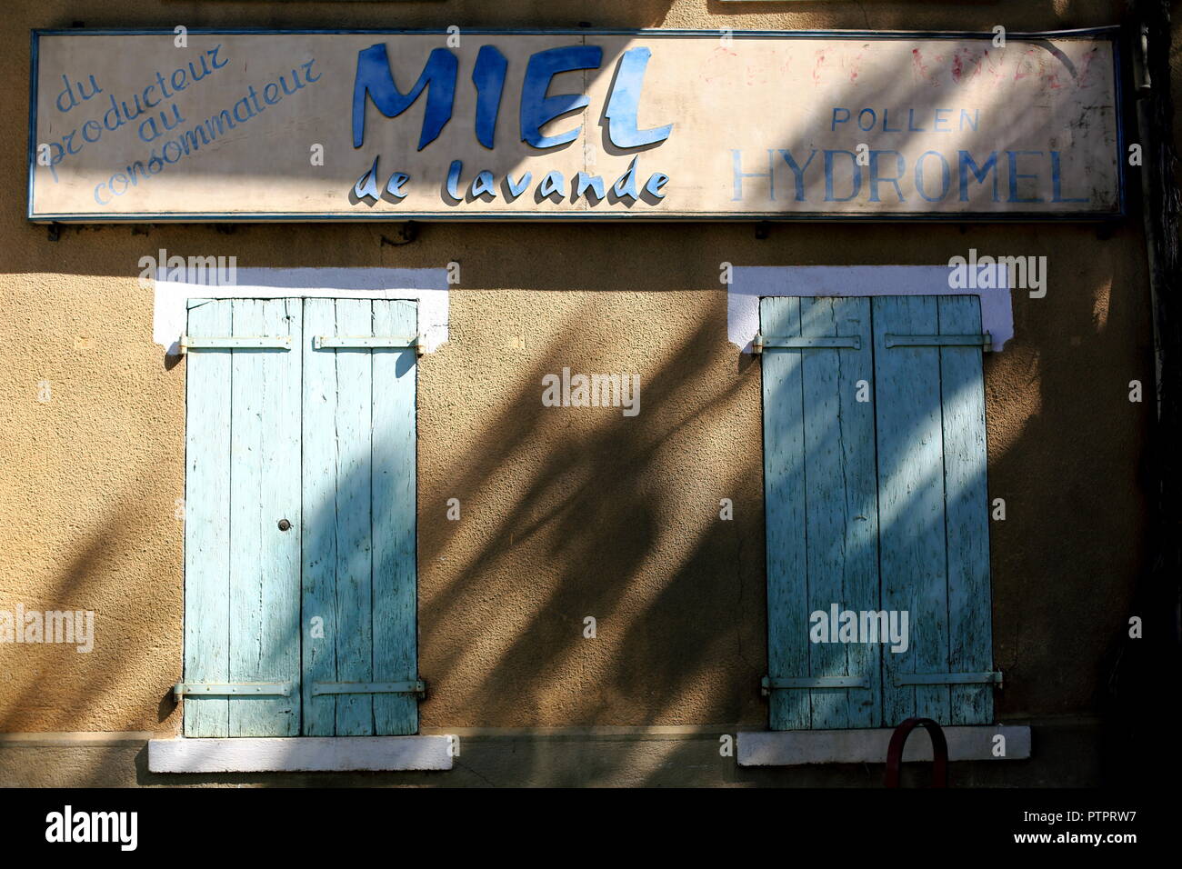 Vintage shop architecture hi-res stock photography and images - Alamy