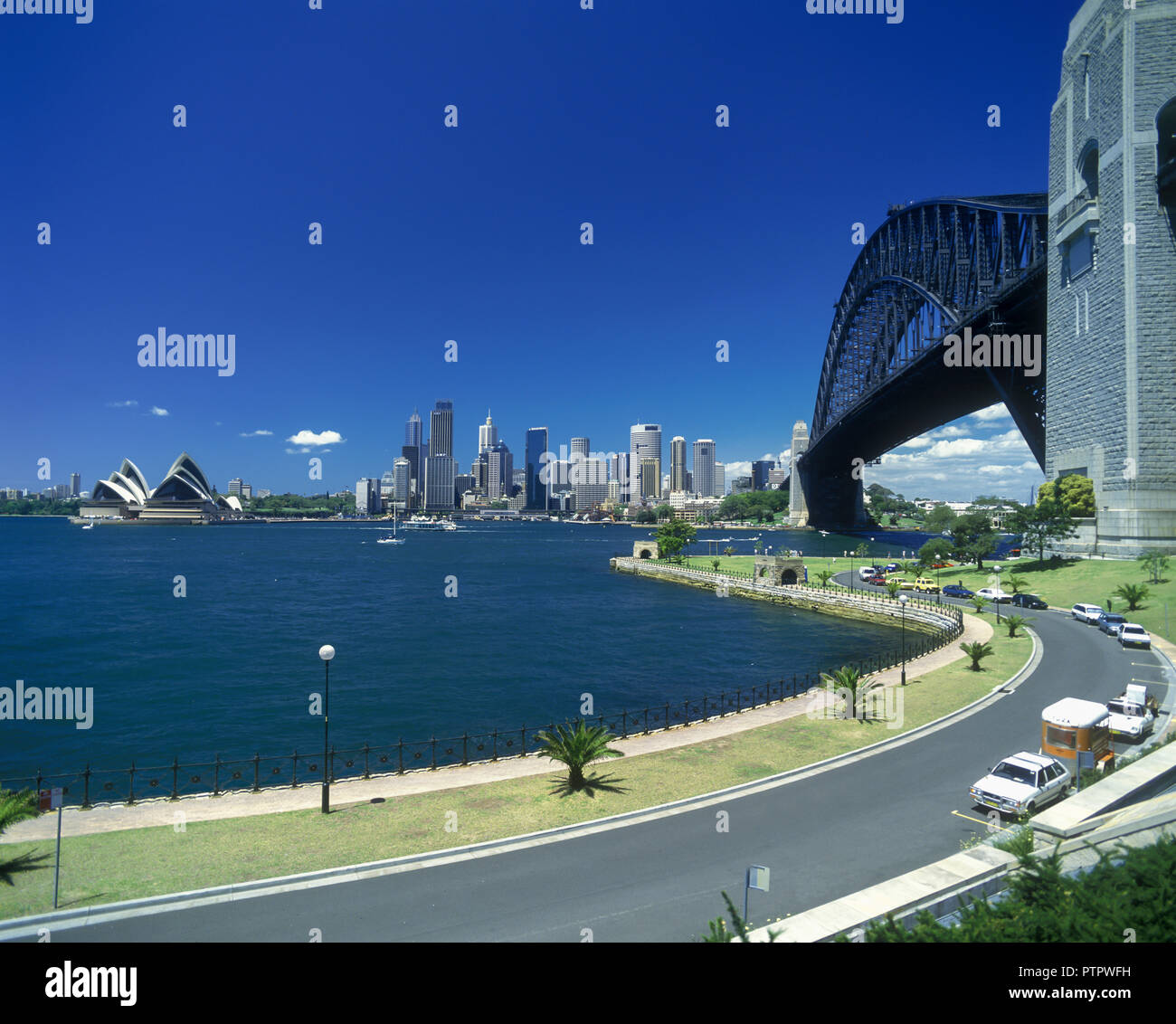 1994 HISTORICAL OPERA HOUSE (©JORN UTZON 1963) SYDNEY HARBOUR SKYLINE ...