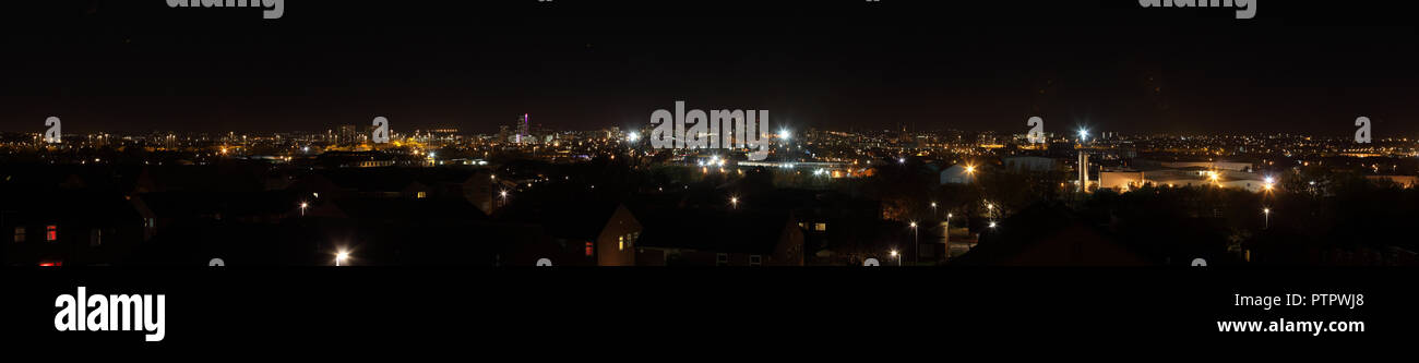 Leeds skyline at night panorama hi-res stock photography and images - Alamy