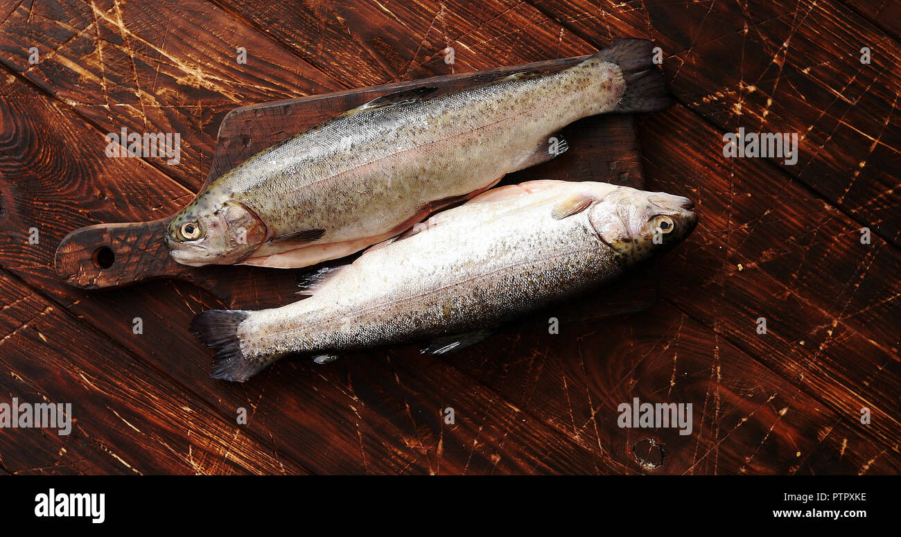 Fish placed on chopping board Stock Photo - Alamy