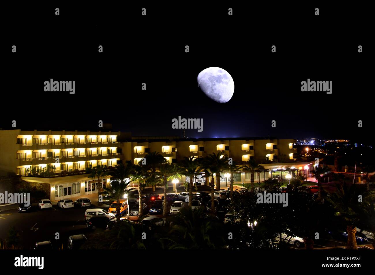 Full moon light reflections hi-res stock photography and images - Alamy