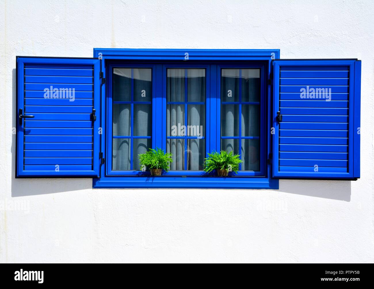 Blue window frames hi-res stock photography and images - Alamy