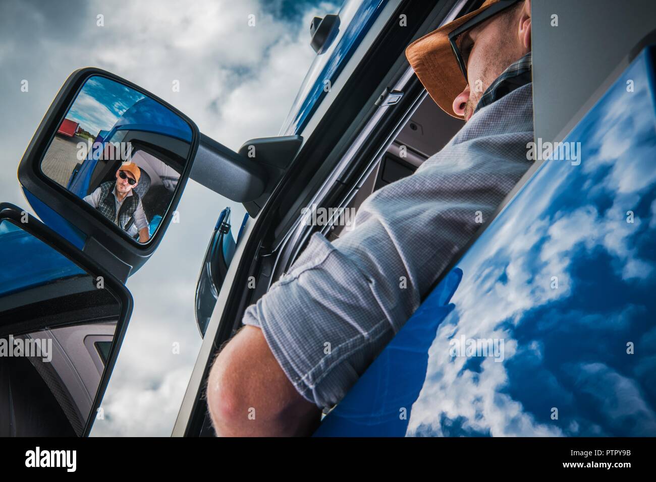 Truck driver hi-res stock photography and images - Alamy