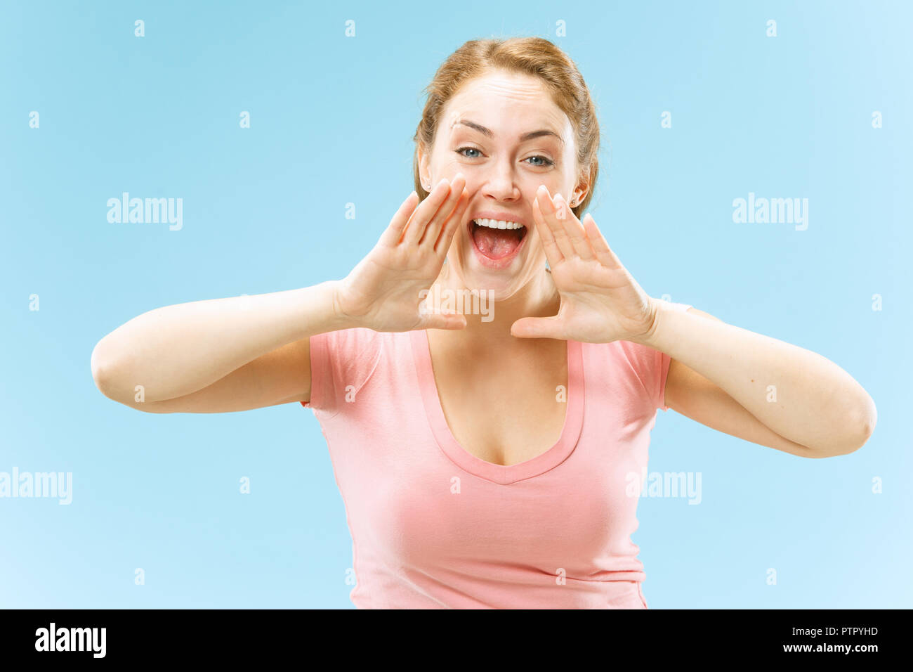 Do not miss. Young casual woman shouting. Shout. Crying emotional woman ...