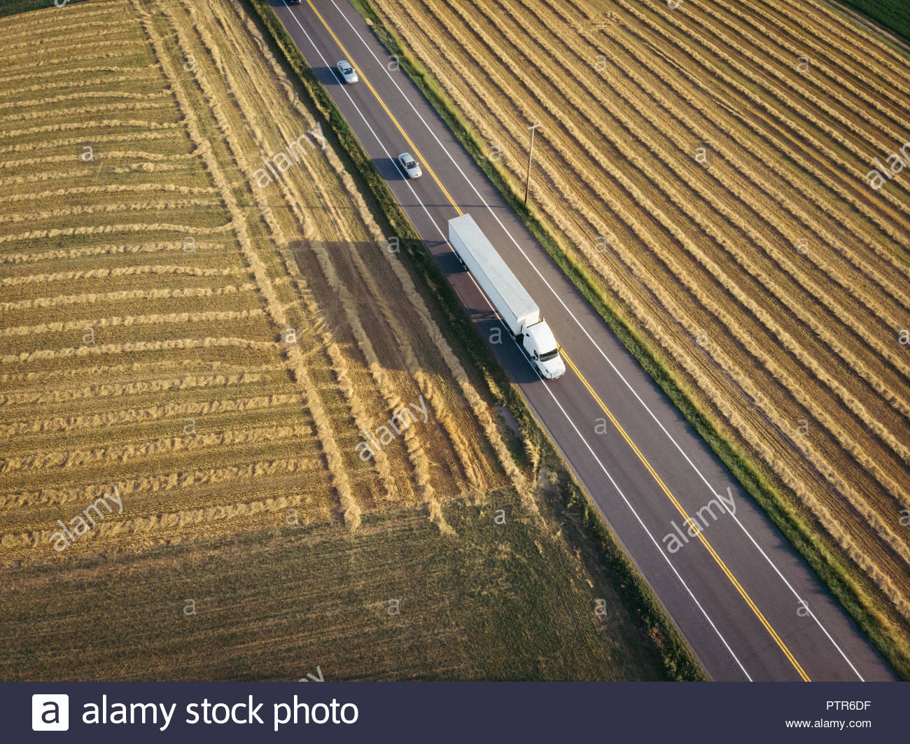 18 Wheeler Truck Stock Photos & 18 Wheeler Truck Stock Images - Alamy