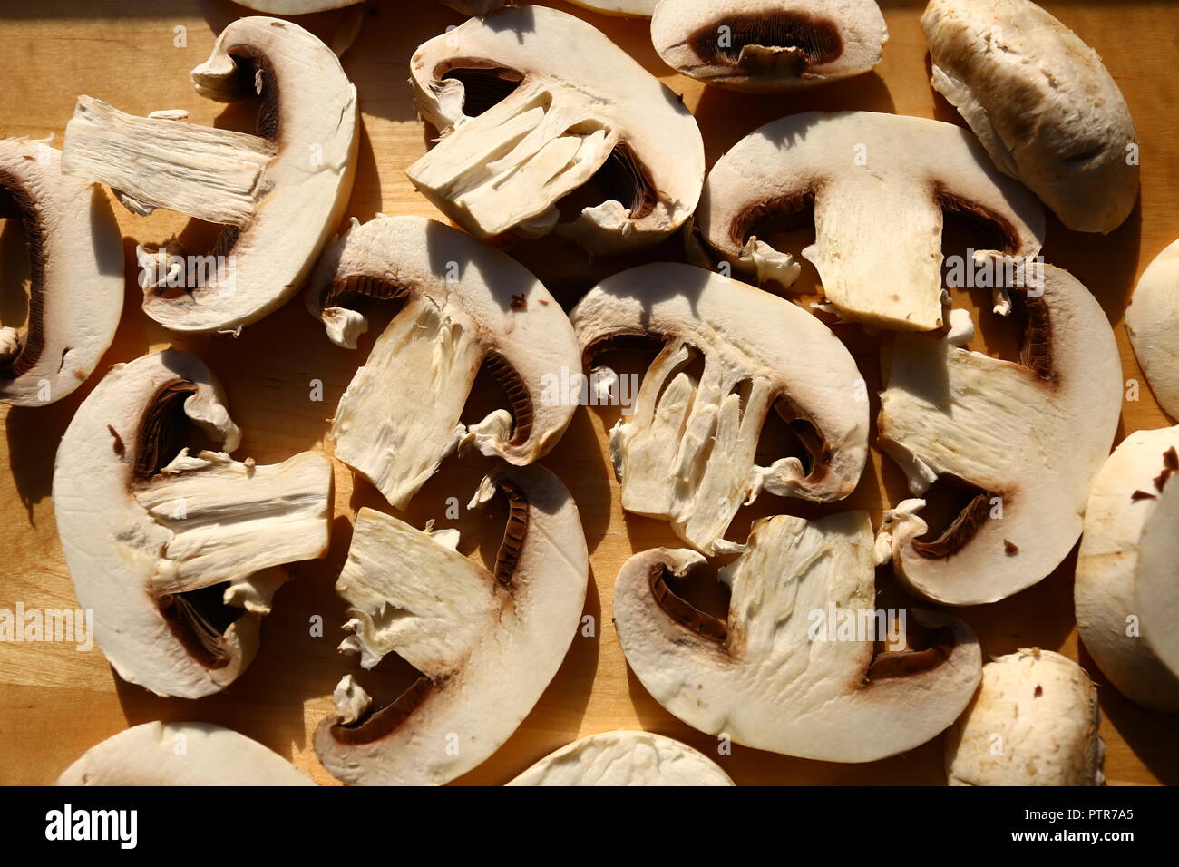 Champigons hi-res stock photography and images - Alamy