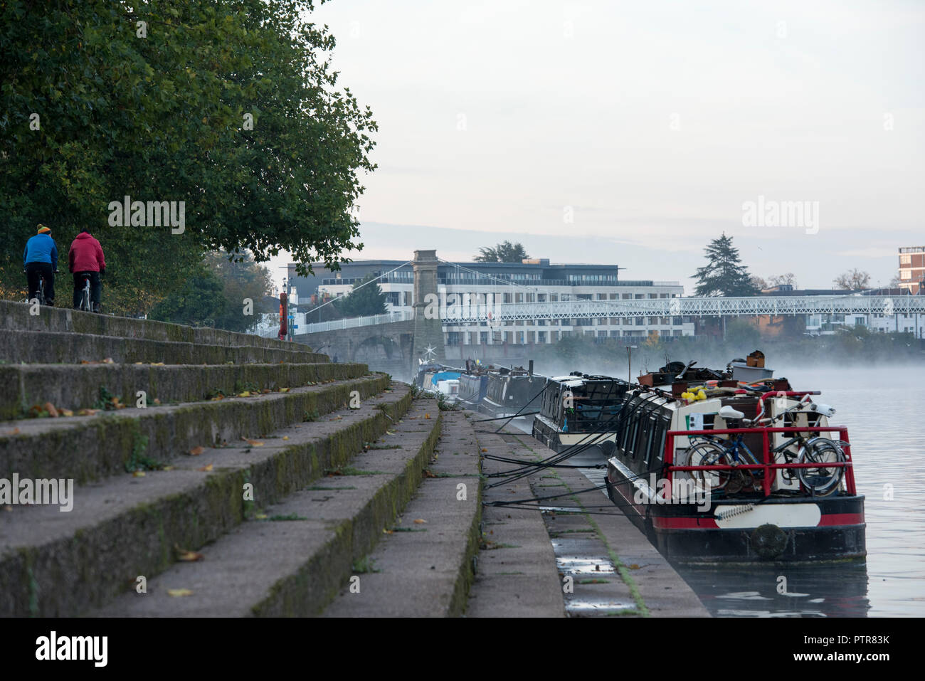 Misty autumn morning at Victoria Embankment in Nottingham ...