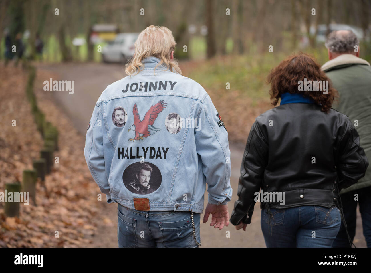 Johnny Hallyday fans flock to Marnes-la-Coquette Stock Photo - Alamy