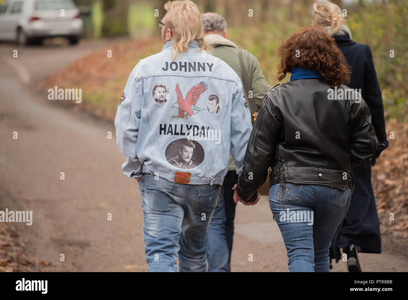 Johnny Hallyday fans flock to Marnes-la-Coquette Stock Photo - Alamy