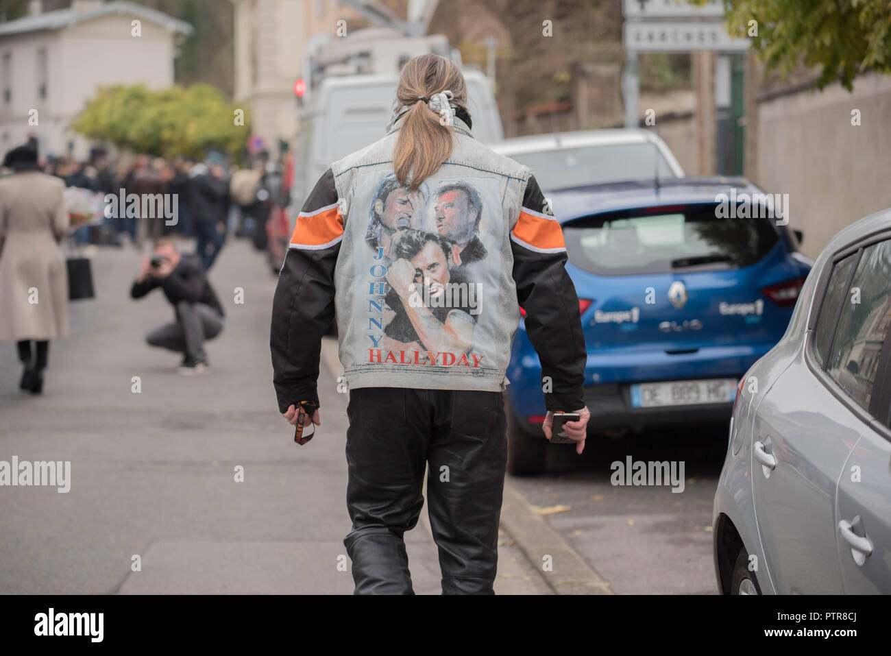 Johnny Hallyday fans flock to Marnes-la-Coquette Stock Photo - Alamy Johnny Hallyday fans flock to Marnes-la-Coquette Stock Photo - Alamy