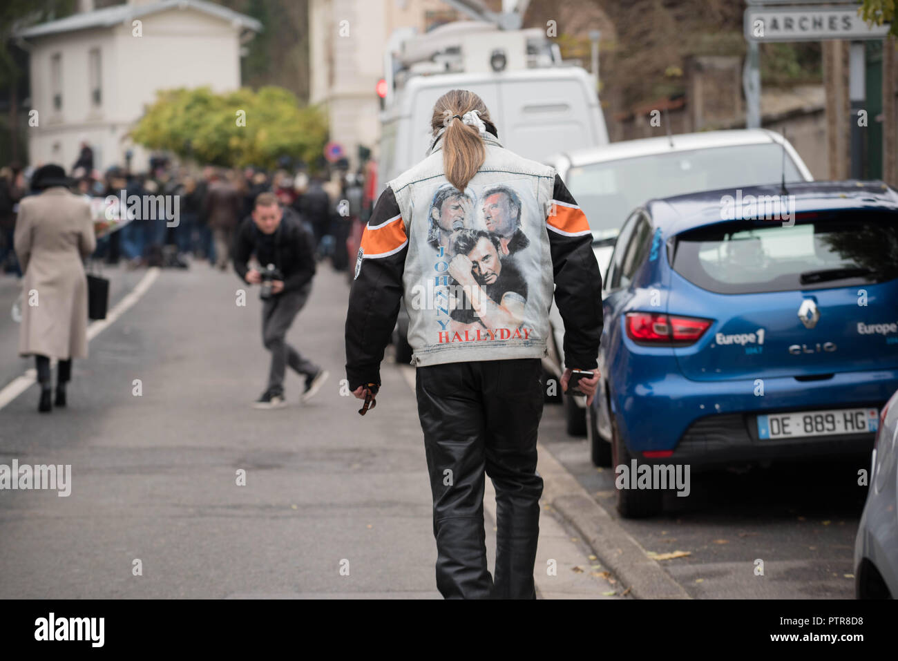 Johnny Hallyday fans flock to Marnes-la-Coquette Stock Photo - Alamy