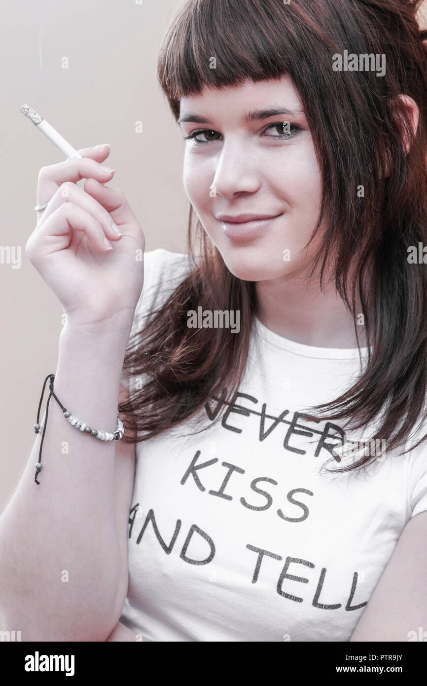 Jugendliche Rauchen High Resolution Stock Photography and Images - Alamy