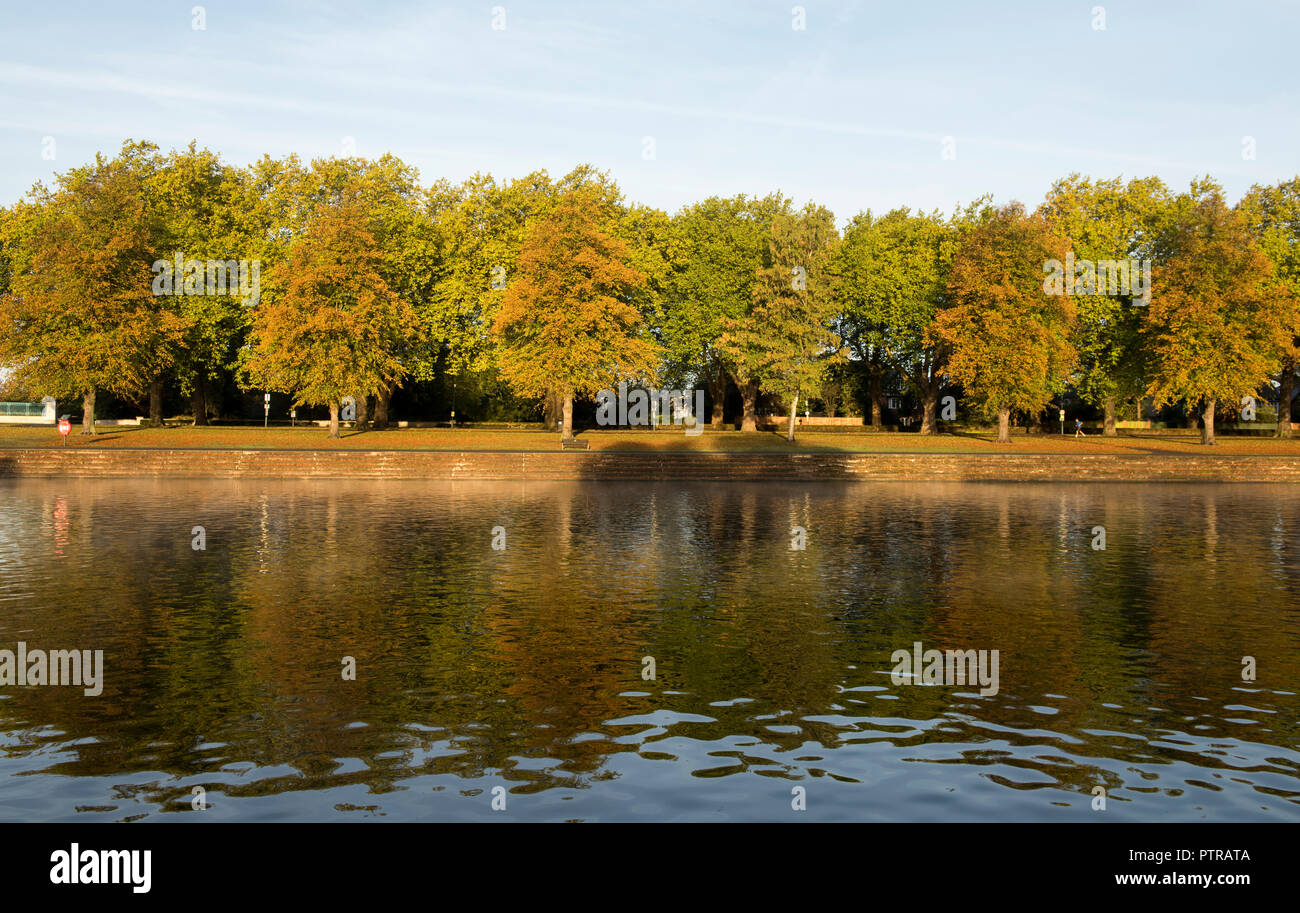Misty autumn morning reflections at Victoria Embankment in Nottingham ...