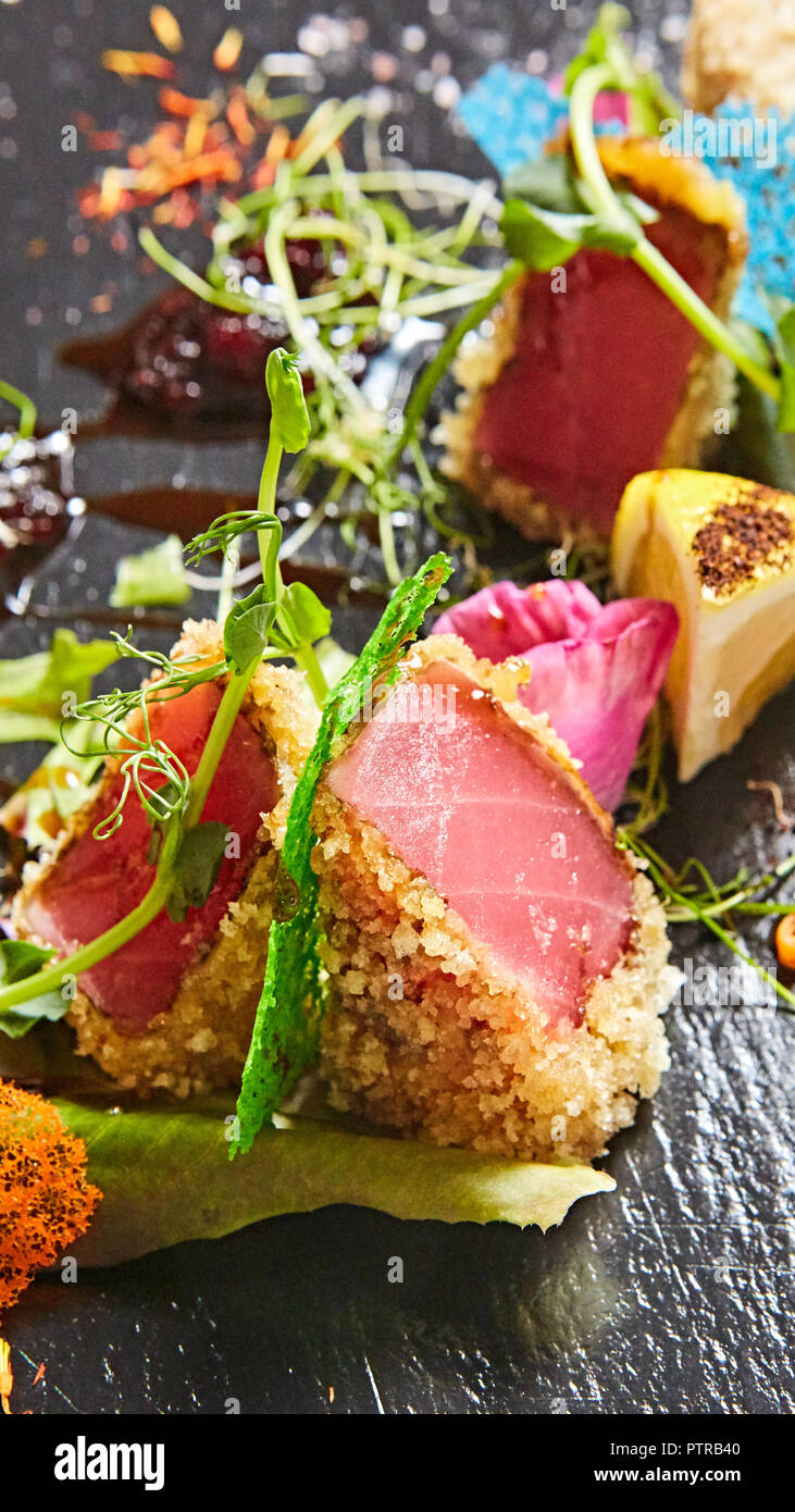 Tuna seared rare hi-res stock photography and images - Alamy