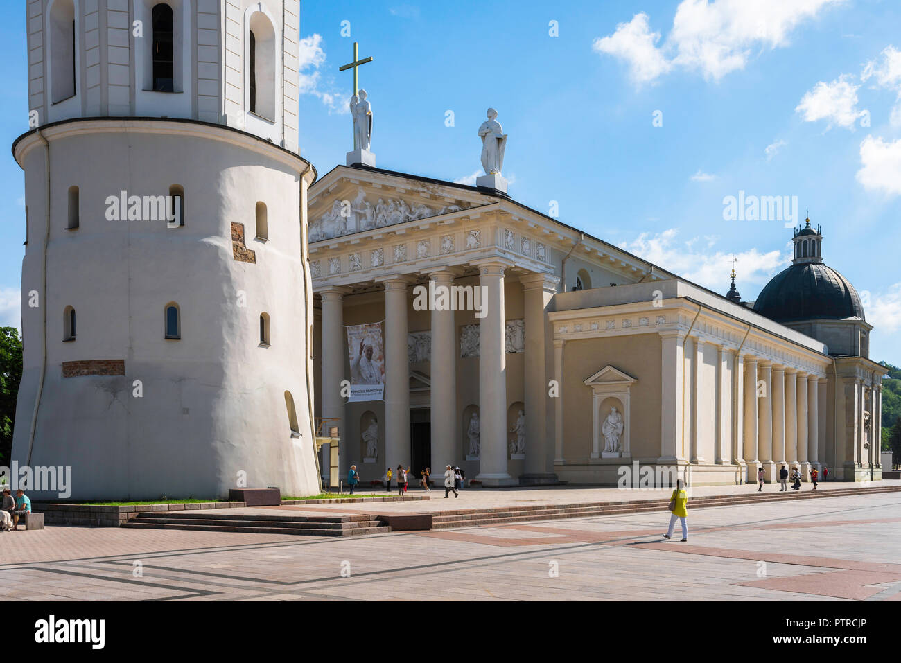 Vilnius cathedral hi-res stock photography and images - Alamy