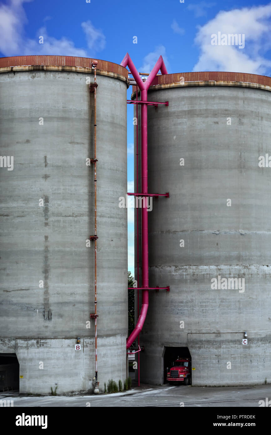 Concrete silos hi-res stock photography and images - Alamy