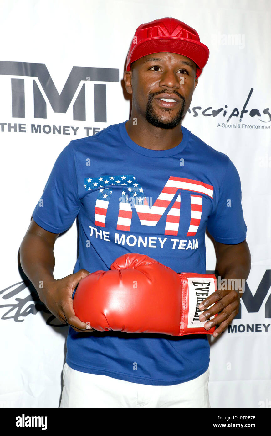 Boxer Floyd Mayweather Jr. attends an exclusive autograph signing ...