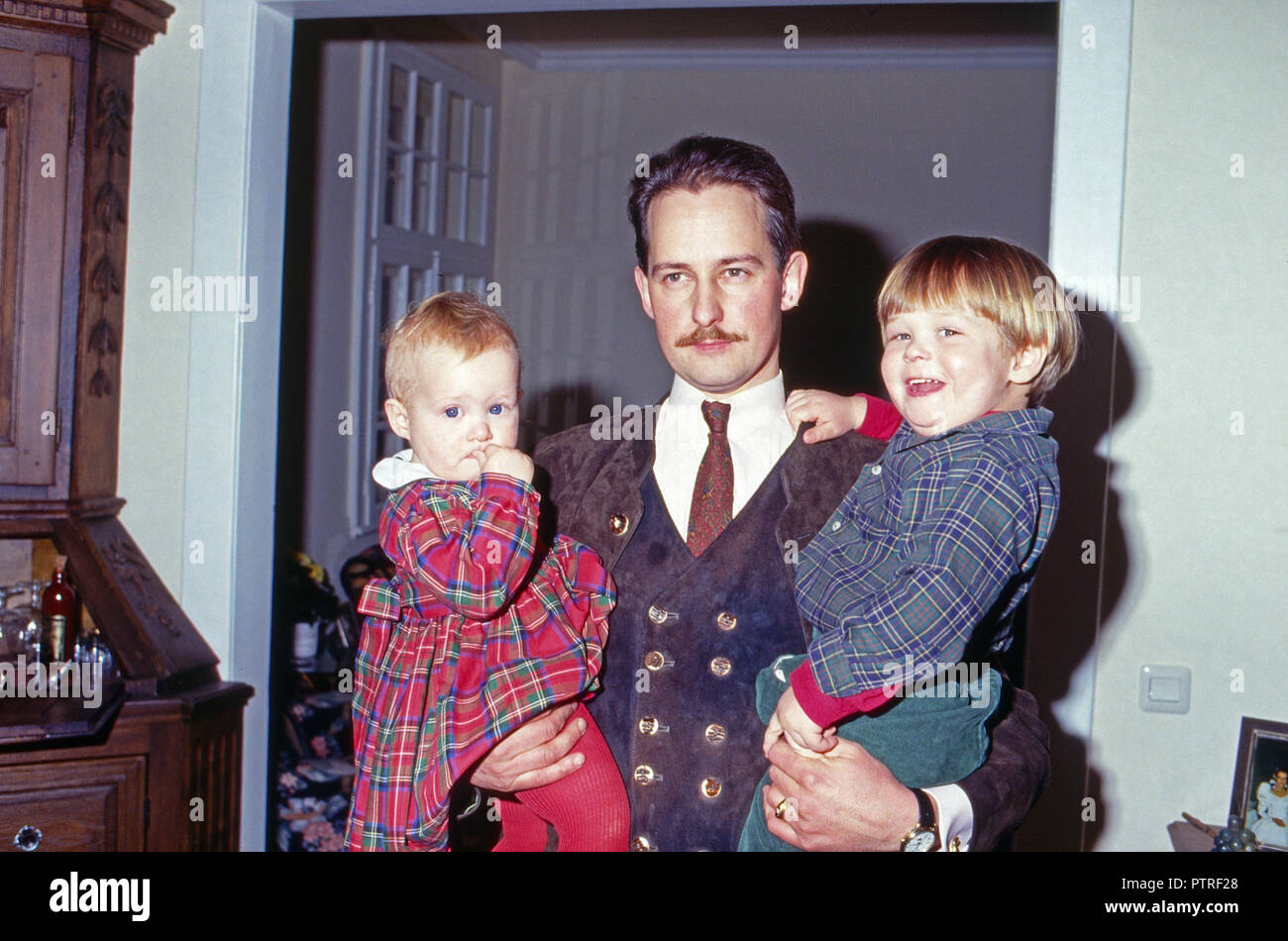 Rudolph Prinz von Croy mit Nachwuchs in Dülmen, Deutschland 1989 ...