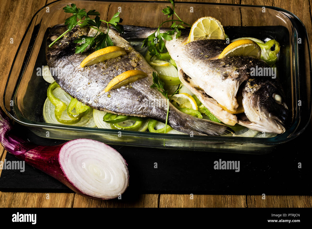 Two fishes on tray hi-res stock photography and images - Alamy