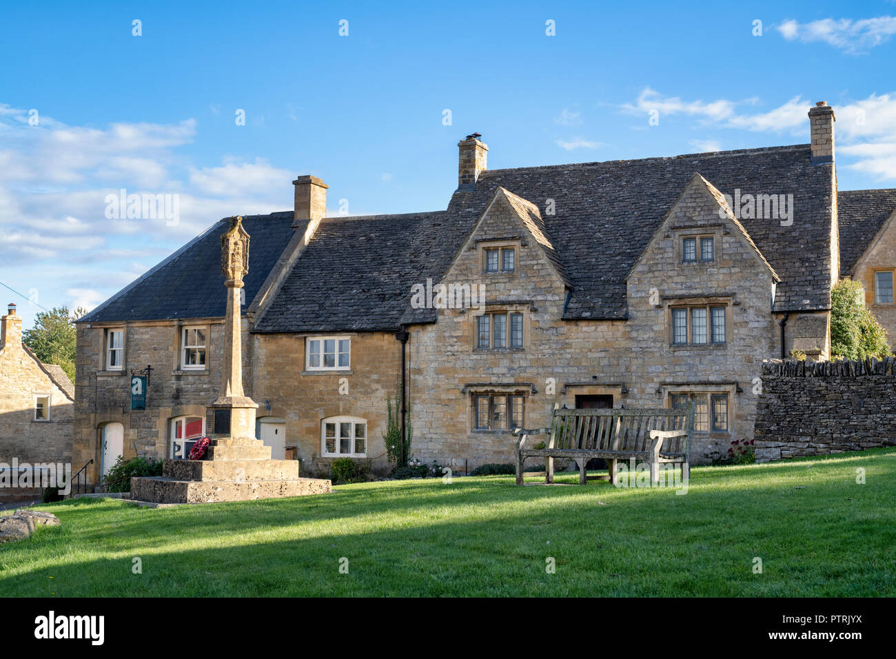 Memorial guiting hi-res stock photography and images - Alamy